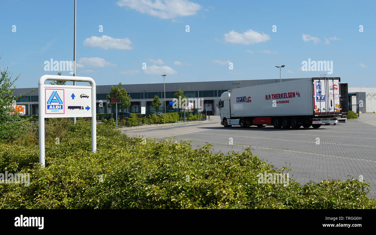 Aldi Distribution High Resolution Stock Photography and Images - Alamy