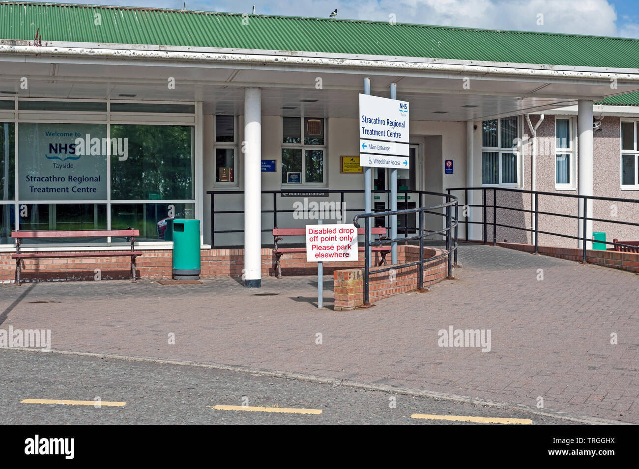 Stracathro Hospital entrance to the Out Patients Dept., Stracathro ...