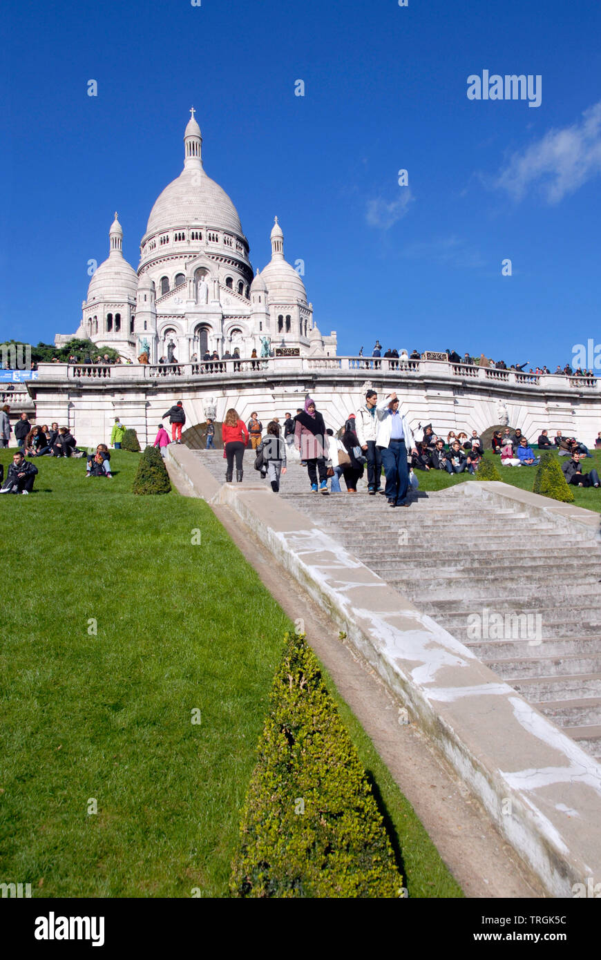 Steps leading up to the cathedral of Sacre Coeur, Montmartre, Paris ...