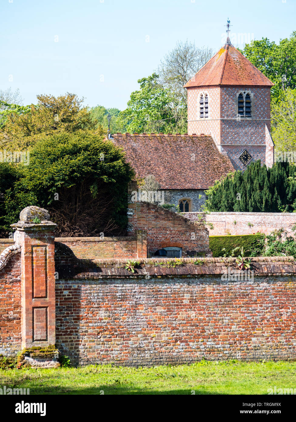 Mapledurham church hi-res stock photography and images - Alamy