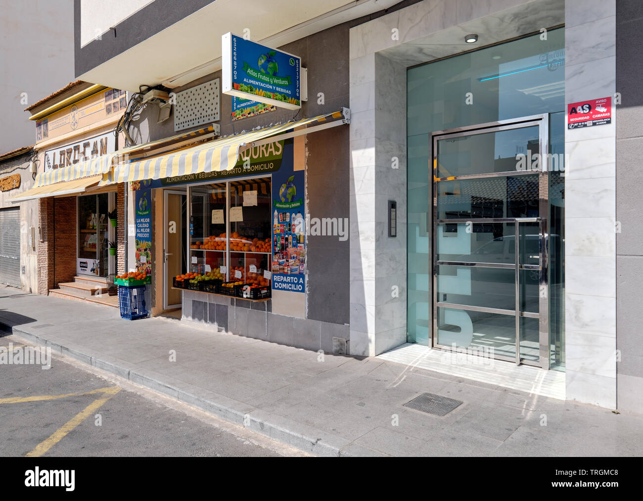 Traditional spanish street view hi-res stock photography and images - Alamy