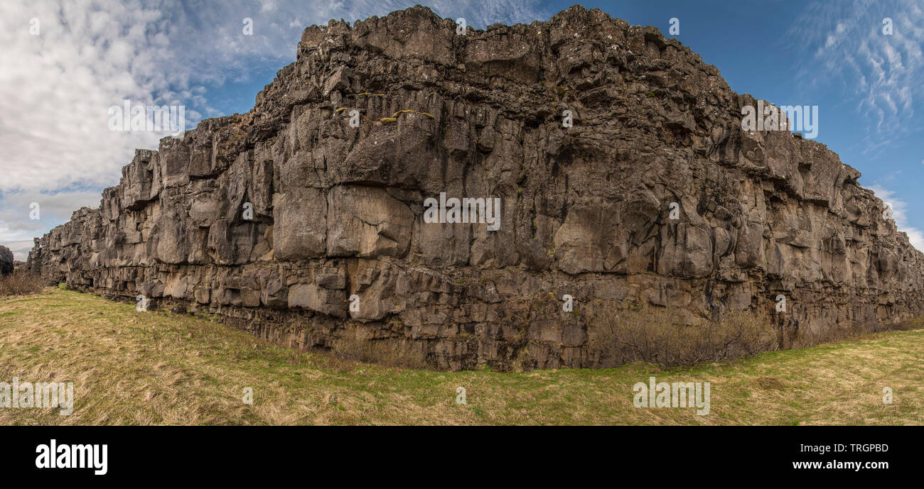 Tectonic Plate Rift in Thingvellir/Þingvellir National Park, Iceland ...