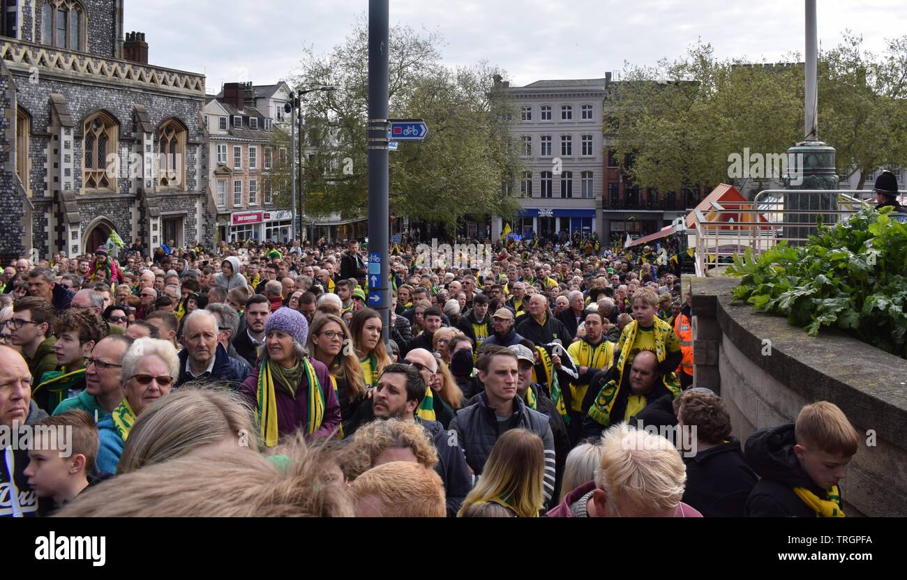 Norwich city football club hi-res stock photography and images - Alamy