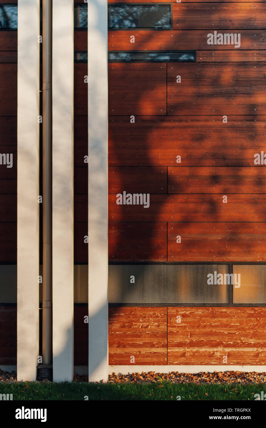 Vertical lines of building hi-res stock photography and images - Alamy