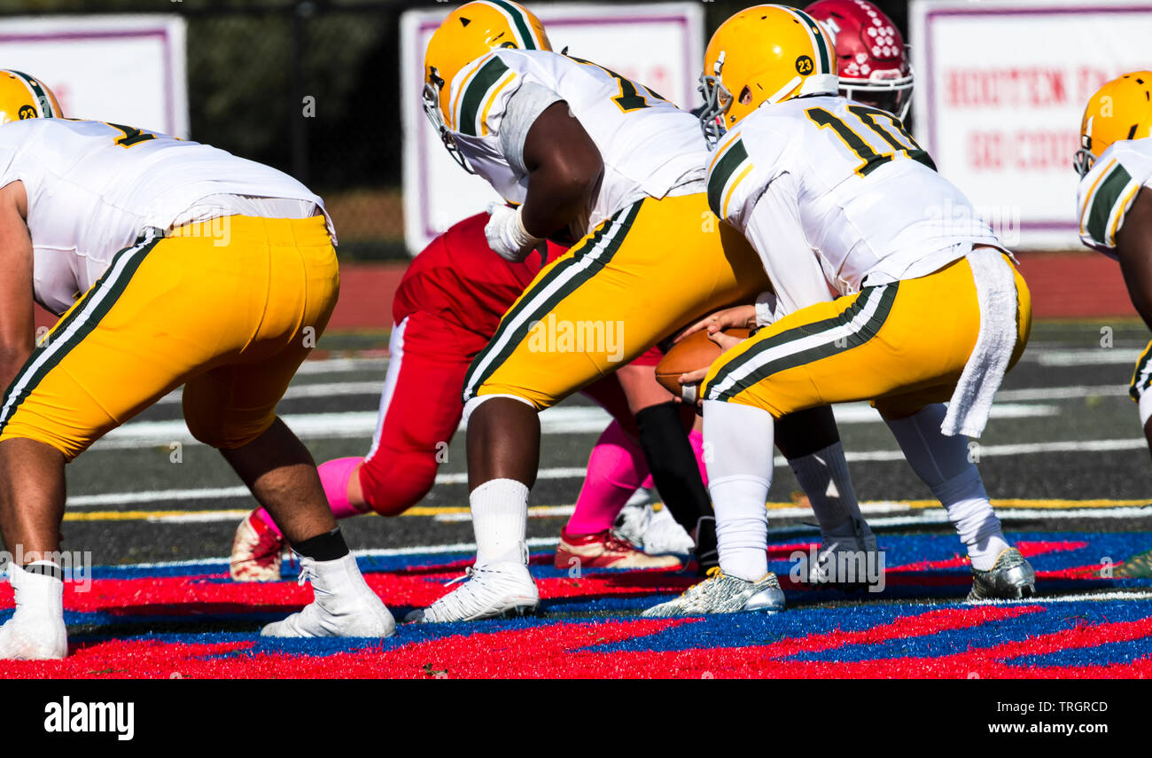 Quarterback ball hi-res stock photography and images - Alamy