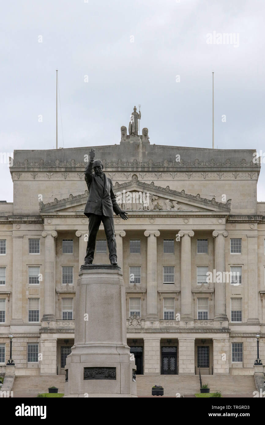 Statue plus stormont hi-res stock photography and images - Alamy