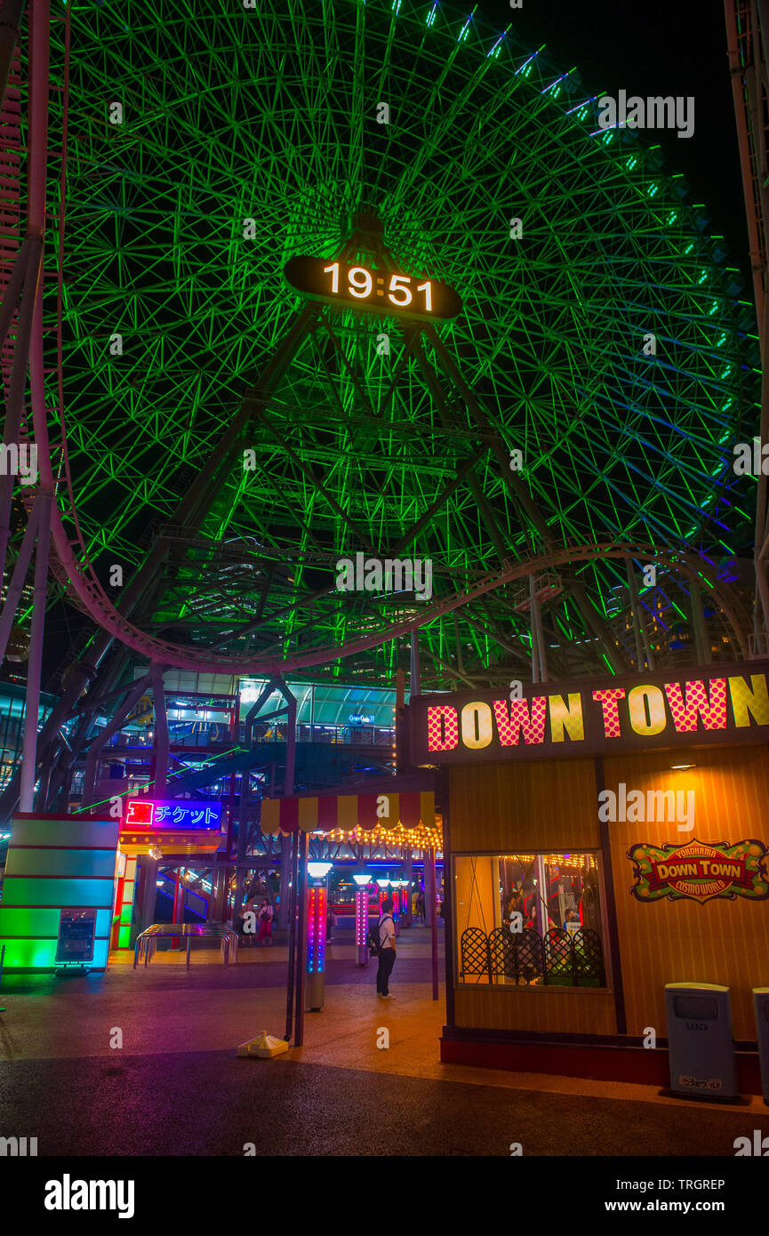 The Cosmo Clock 21 in Yokohama Japan Stock Photo - Alamy
