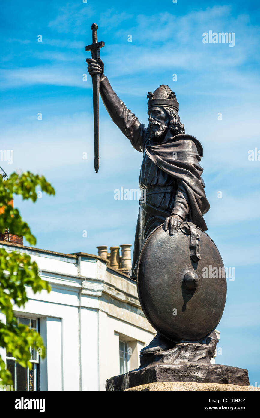 Winchester uk statue king alfred hi-res stock photography and images ...