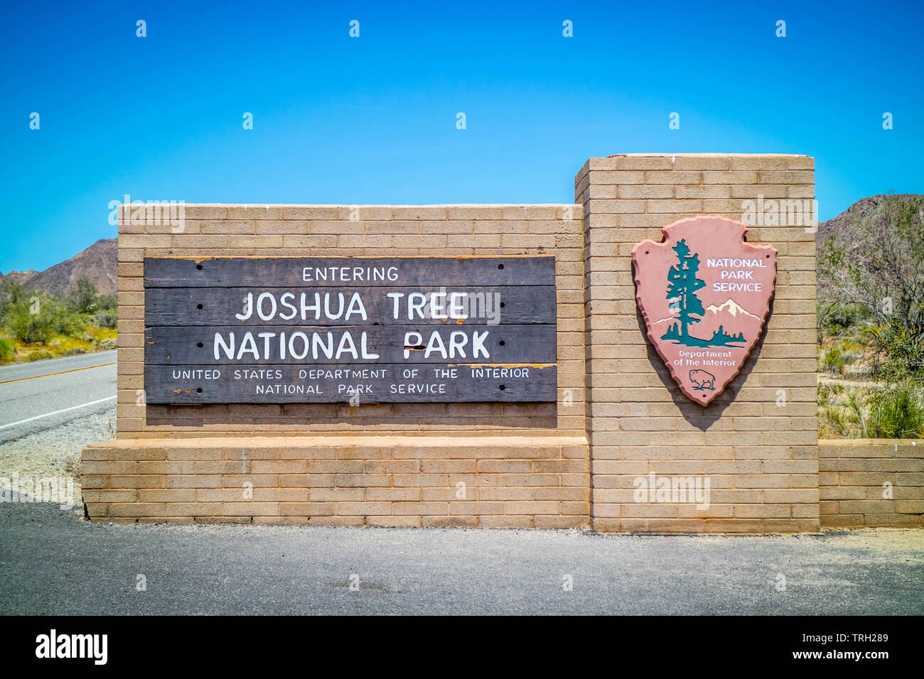 Joshua tree entrance sign hi-res stock photography and images - Alamy