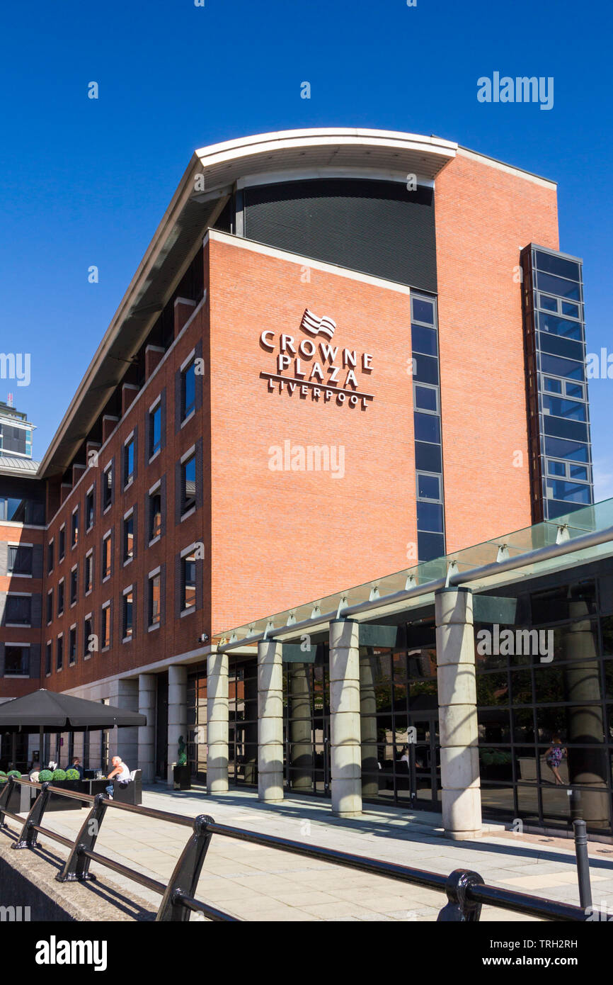 Crown plaza hi-res stock photography and images - Alamy