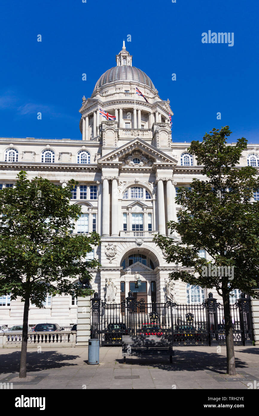 Portland pier hi-res stock photography and images - Alamy