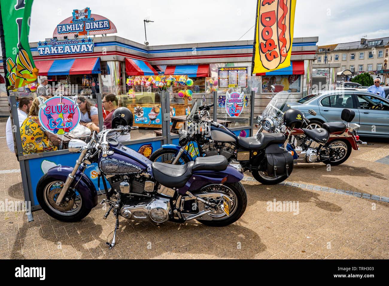 Motorbikes parked outside american diner hi-res stock photography and ...