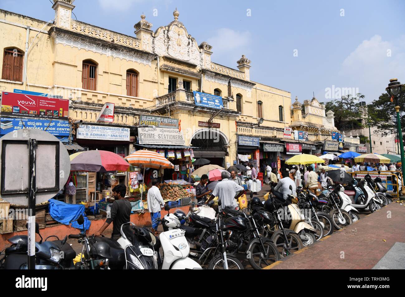 Devaraja Market in Mysore, India Stock Photo - Alamy