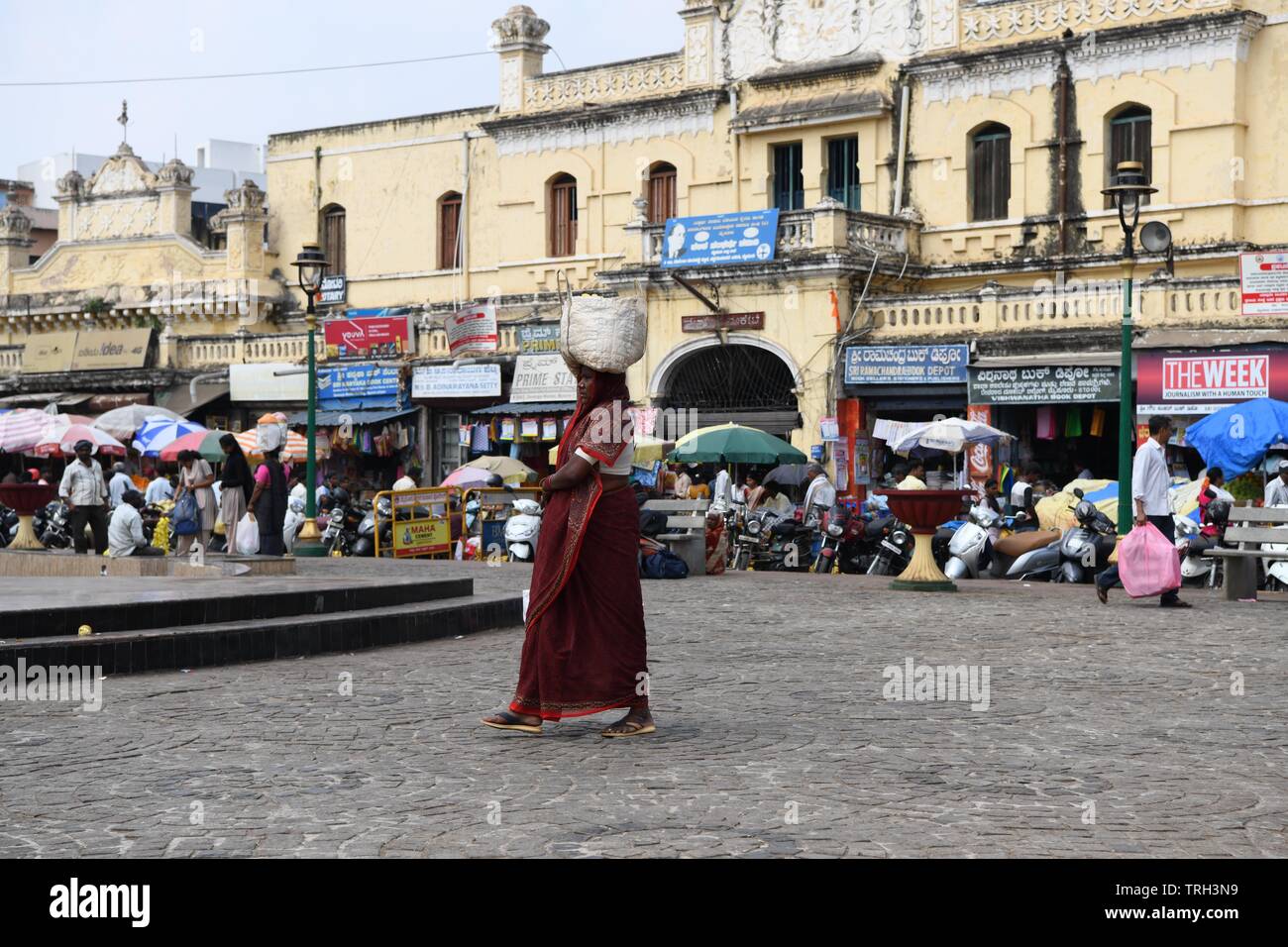 Devaraja Market in Mysore, India Stock Photo - Alamy