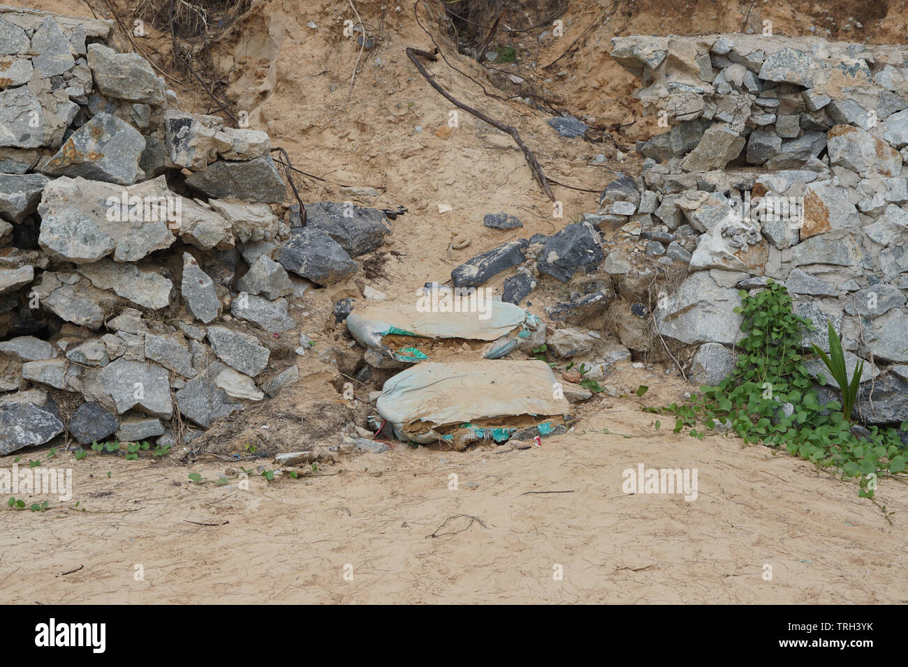 crumbled wall on the beach Stock Photo - Alamy