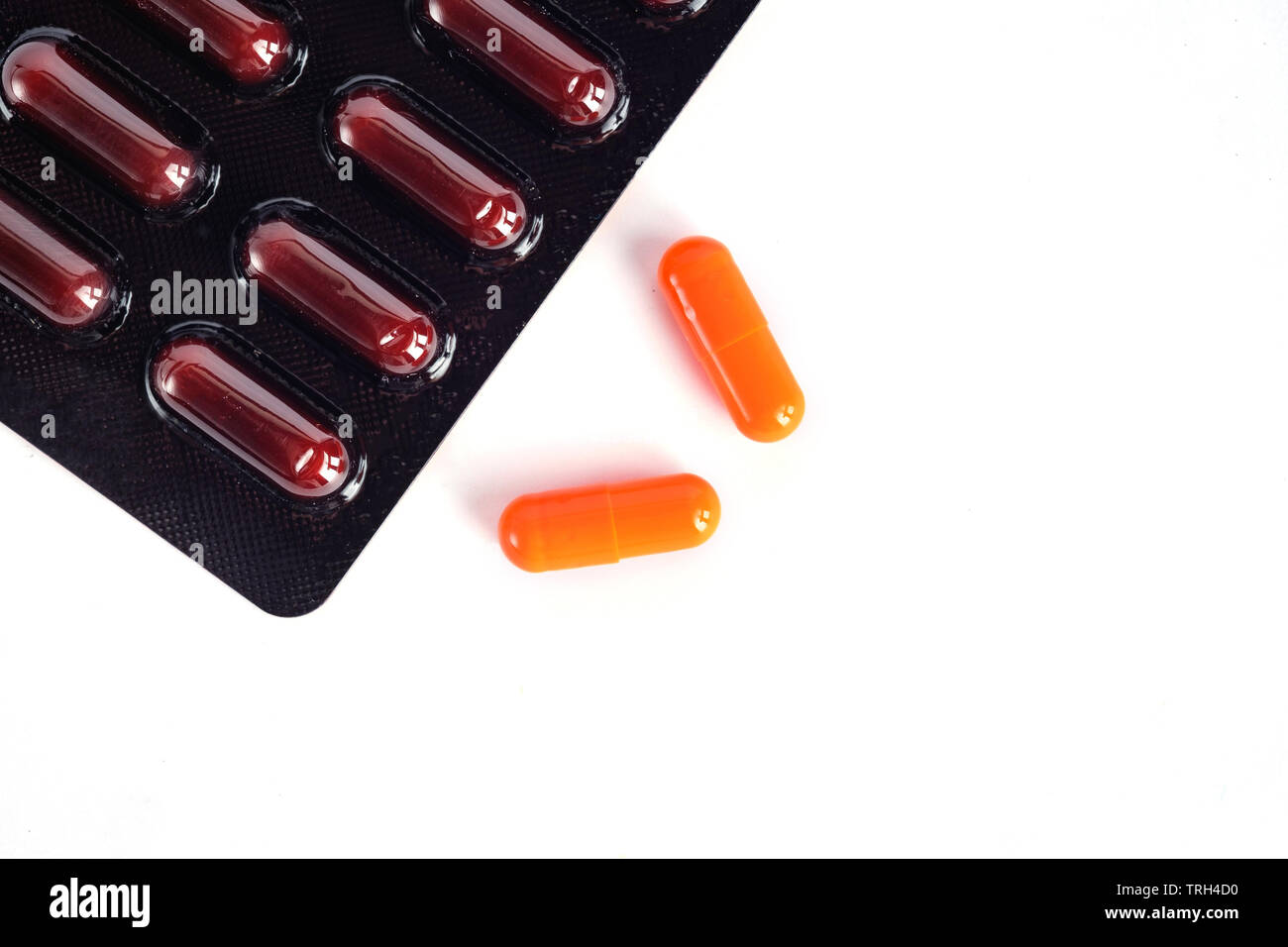 Pharmacy vitamin capsule medication hi-res stock photography and images ...