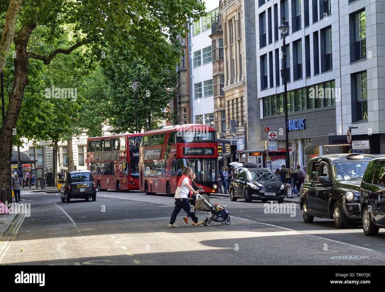 London taxi bus and underground sign hi-res stock photography and ...