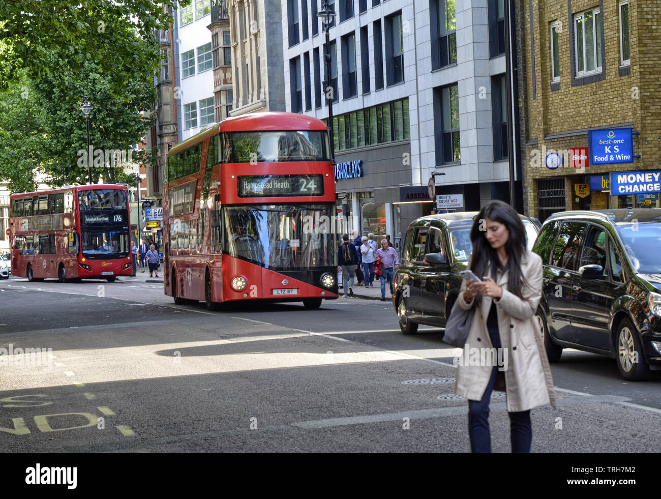 London taxi bus and underground sign hi-res stock photography and ...