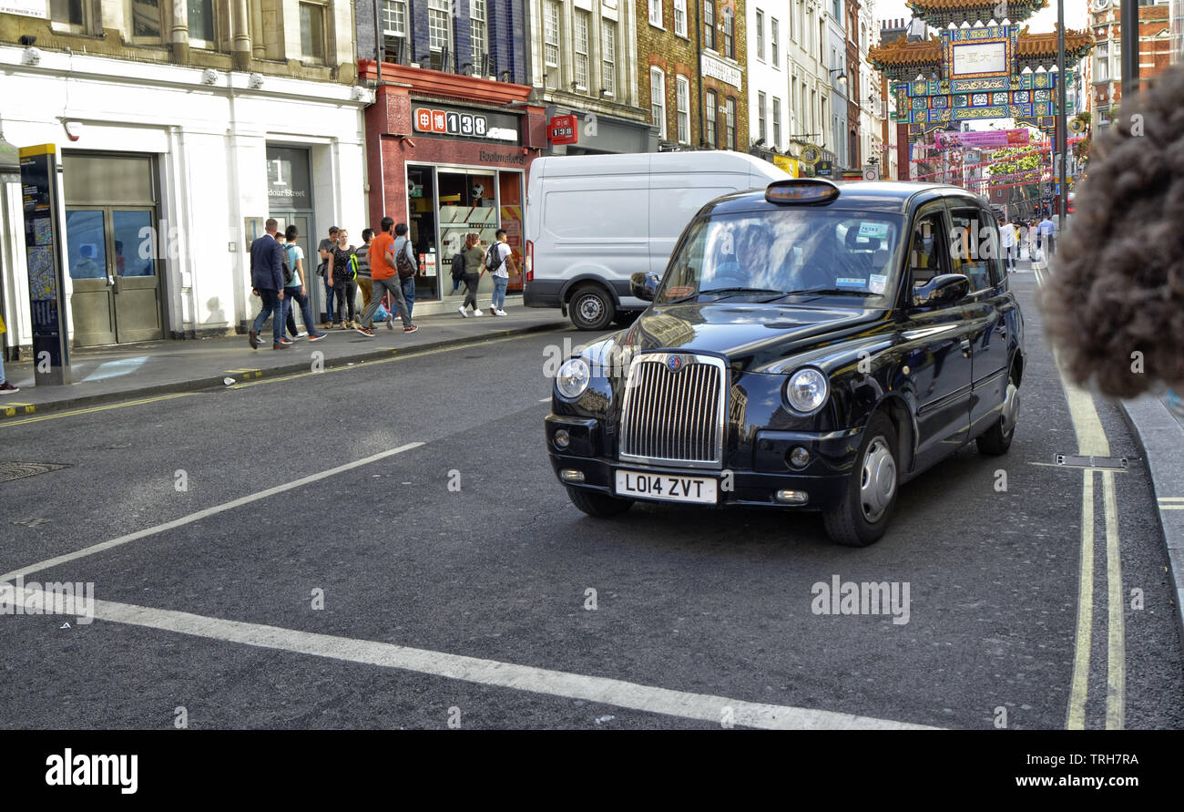 Black cab london silhouette hi-res stock photography and images - Alamy