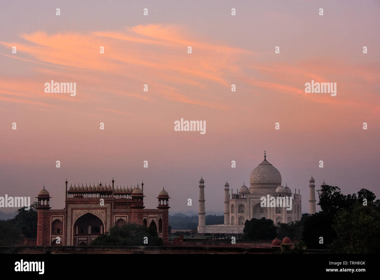India gate sunrise hi-res stock photography and images - Alamy