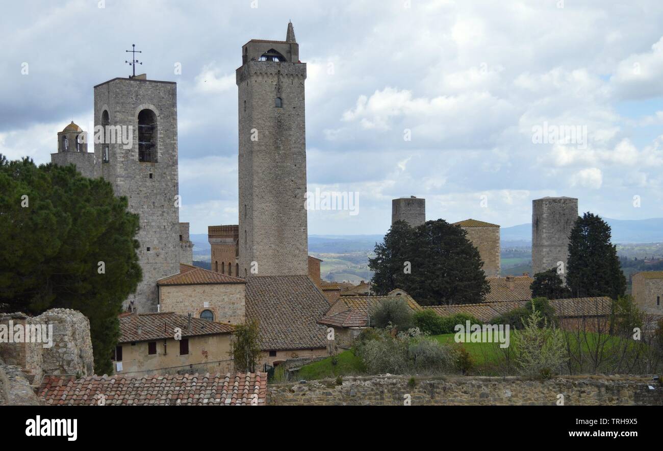 Medieval stone towers hi-res stock photography and images - Alamy