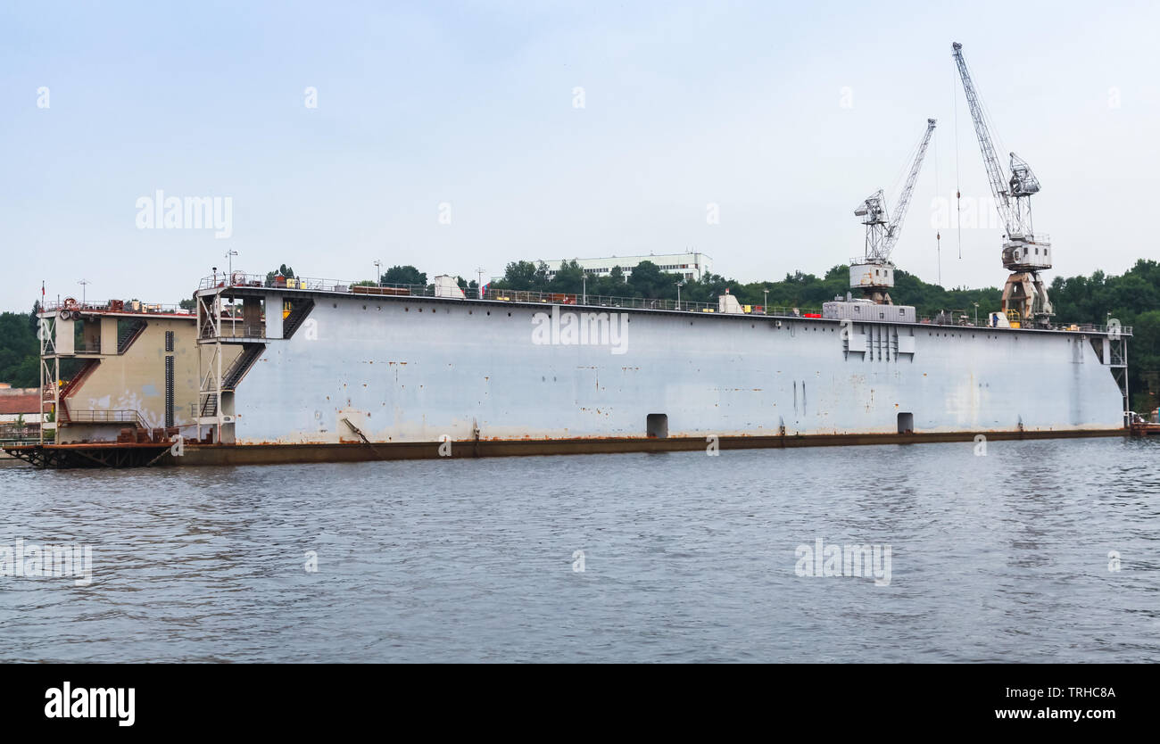 Floating dry dock hi-res stock photography and images - Alamy