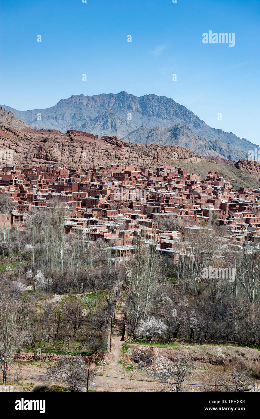 An alleyway in Abyaneh, a village with a unique red hue and one of Iran ...