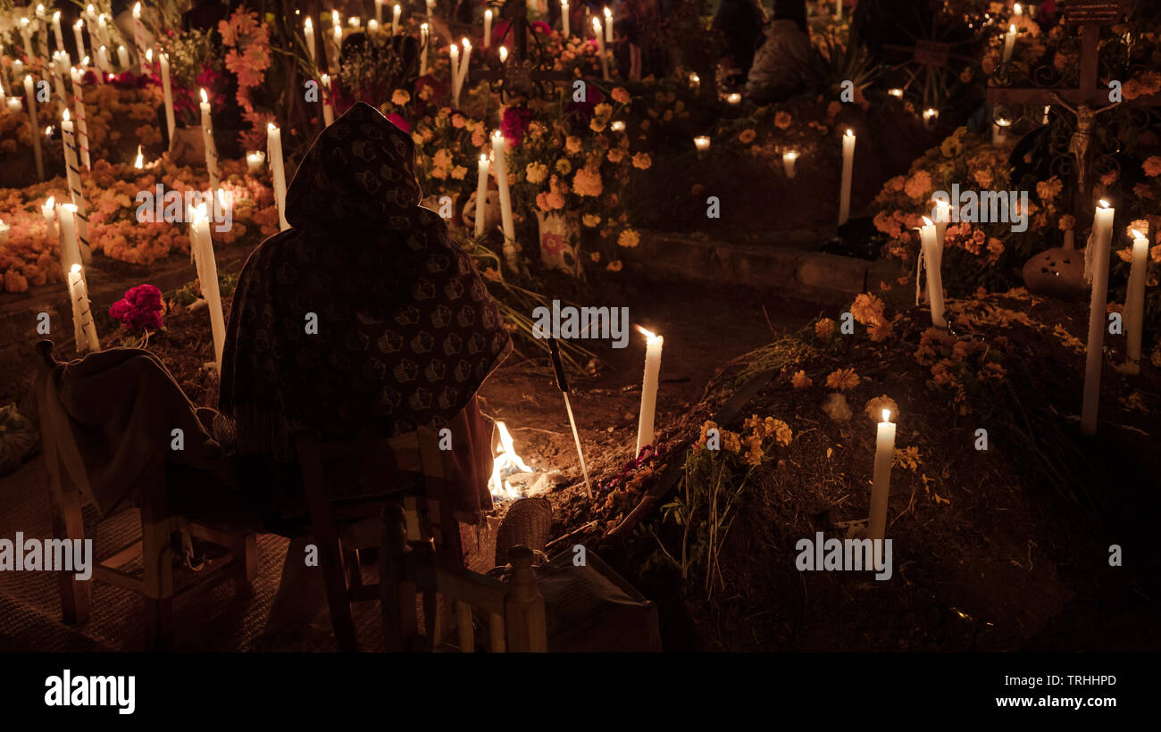 Honoring the dead tradition hi-res stock photography and images - Alamy