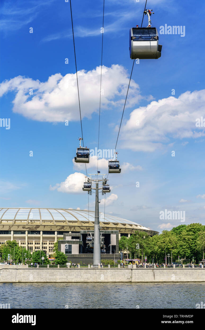 cable car passes over the Moscow river, connects the observation deck ...