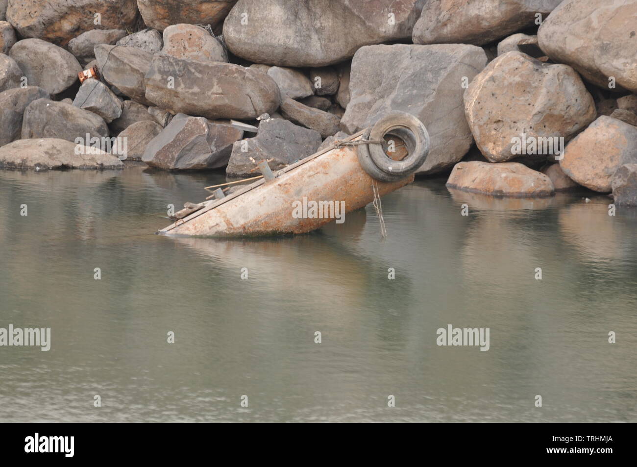 An old boat sunk in the lake Stock Photo - Alamy