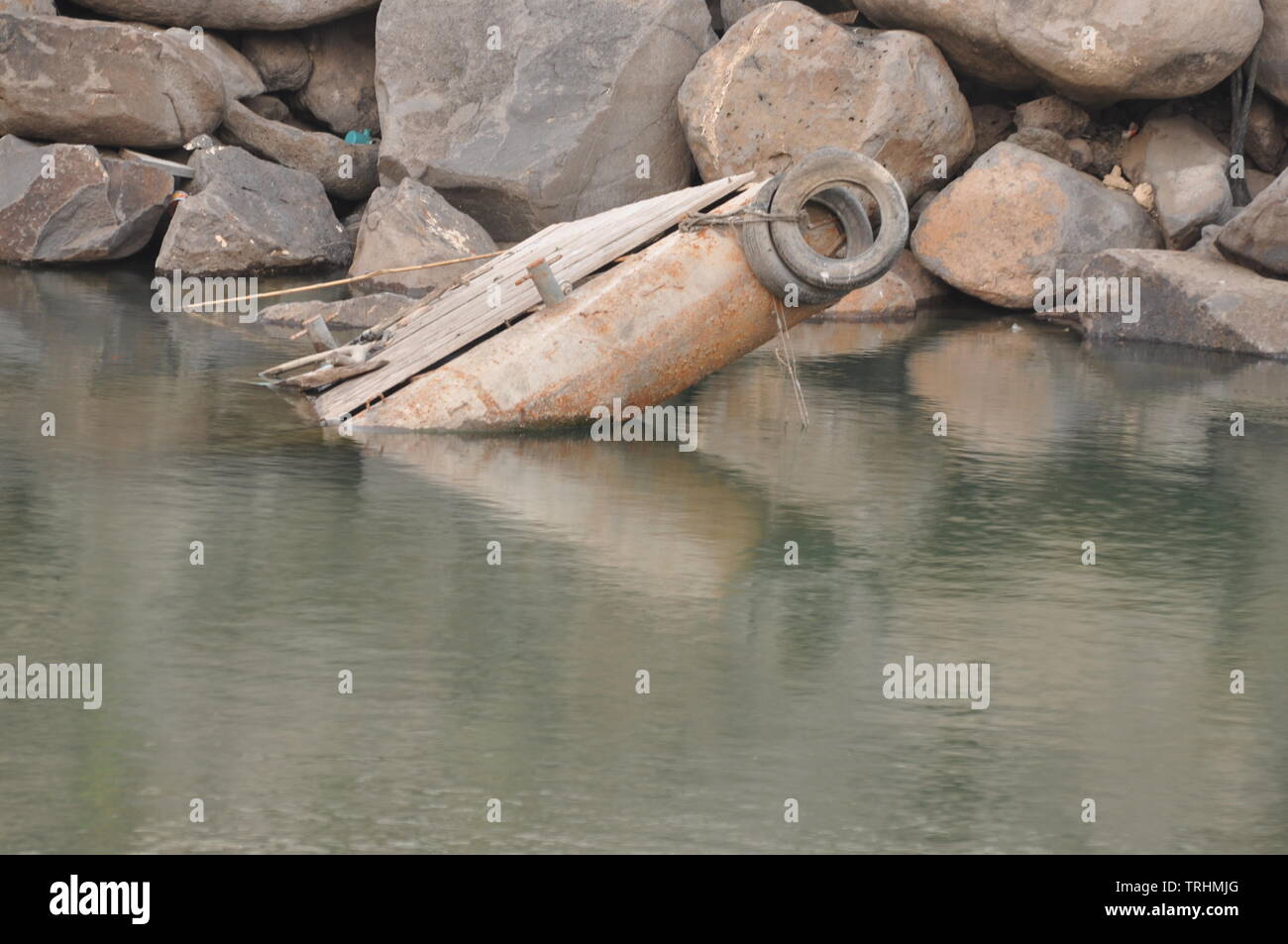 Boat sunk in hi-res stock photography and images - Alamy