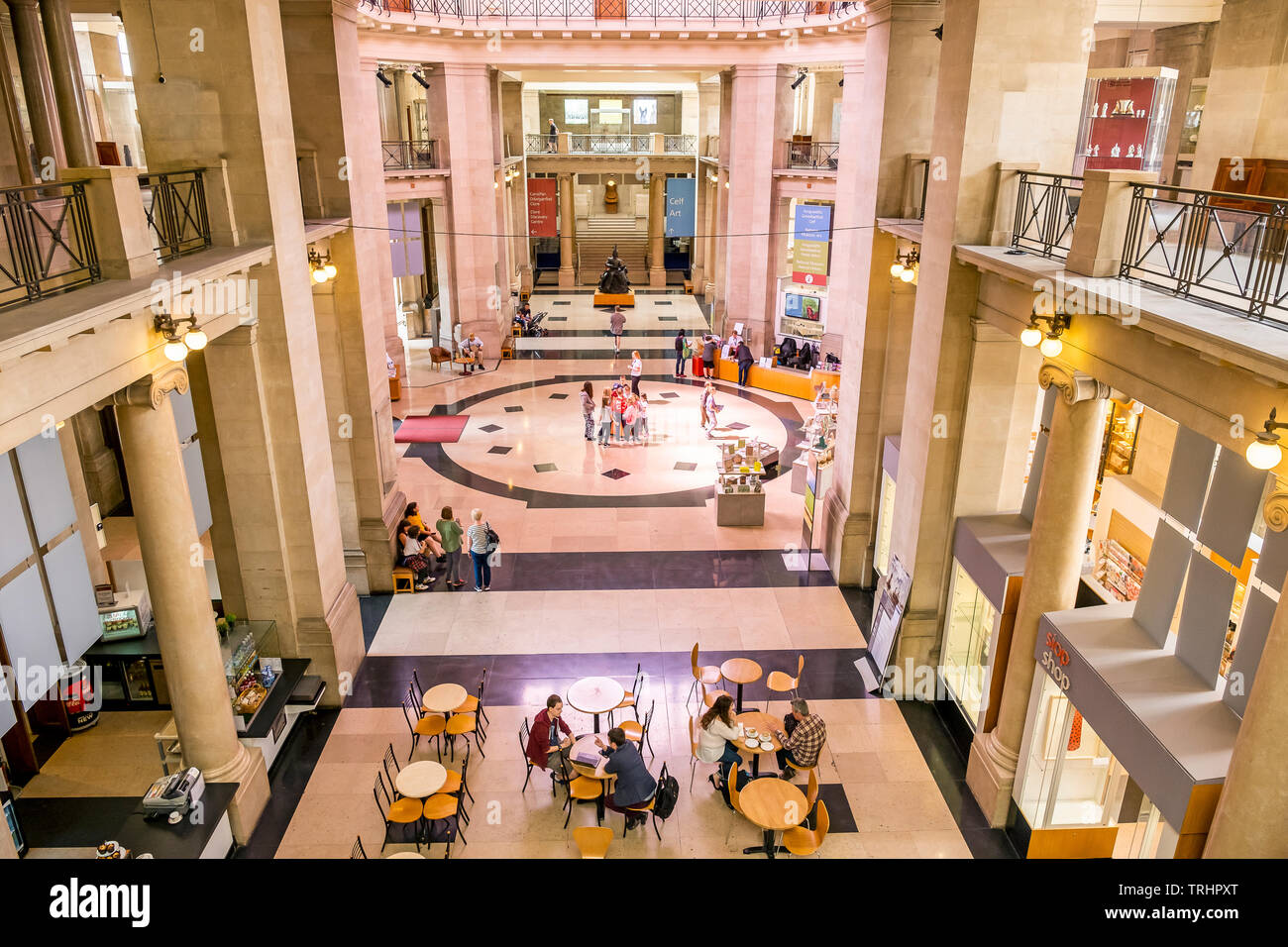 Pillar foyer hi-res stock photography and images - Alamy