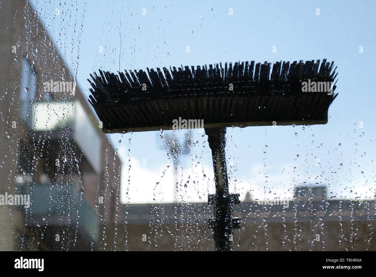 Reach and wash window cleaner hi-res stock photography and images - Alamy