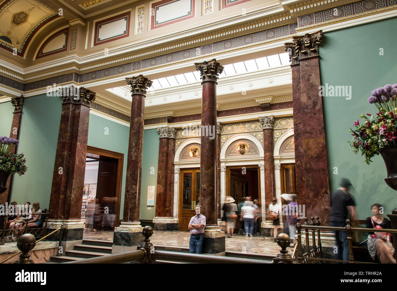 The national gallery london interior hi-res stock photography and ...