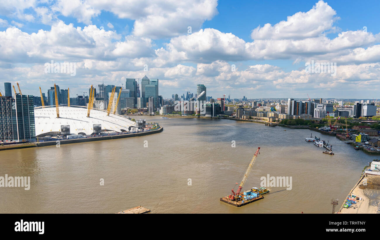 London docklands city aerial view uk hi-res stock photography and ...