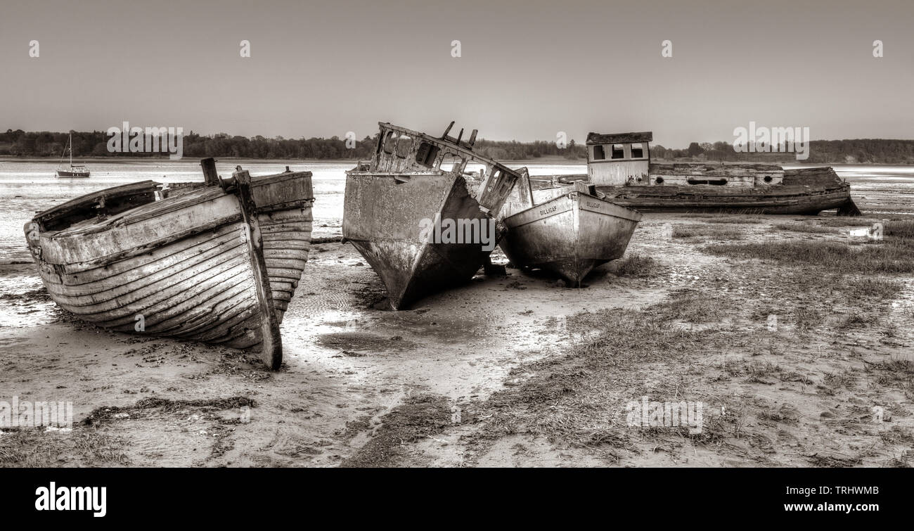 Four boat wrecks at Pin mill Stock Photo - Alamy