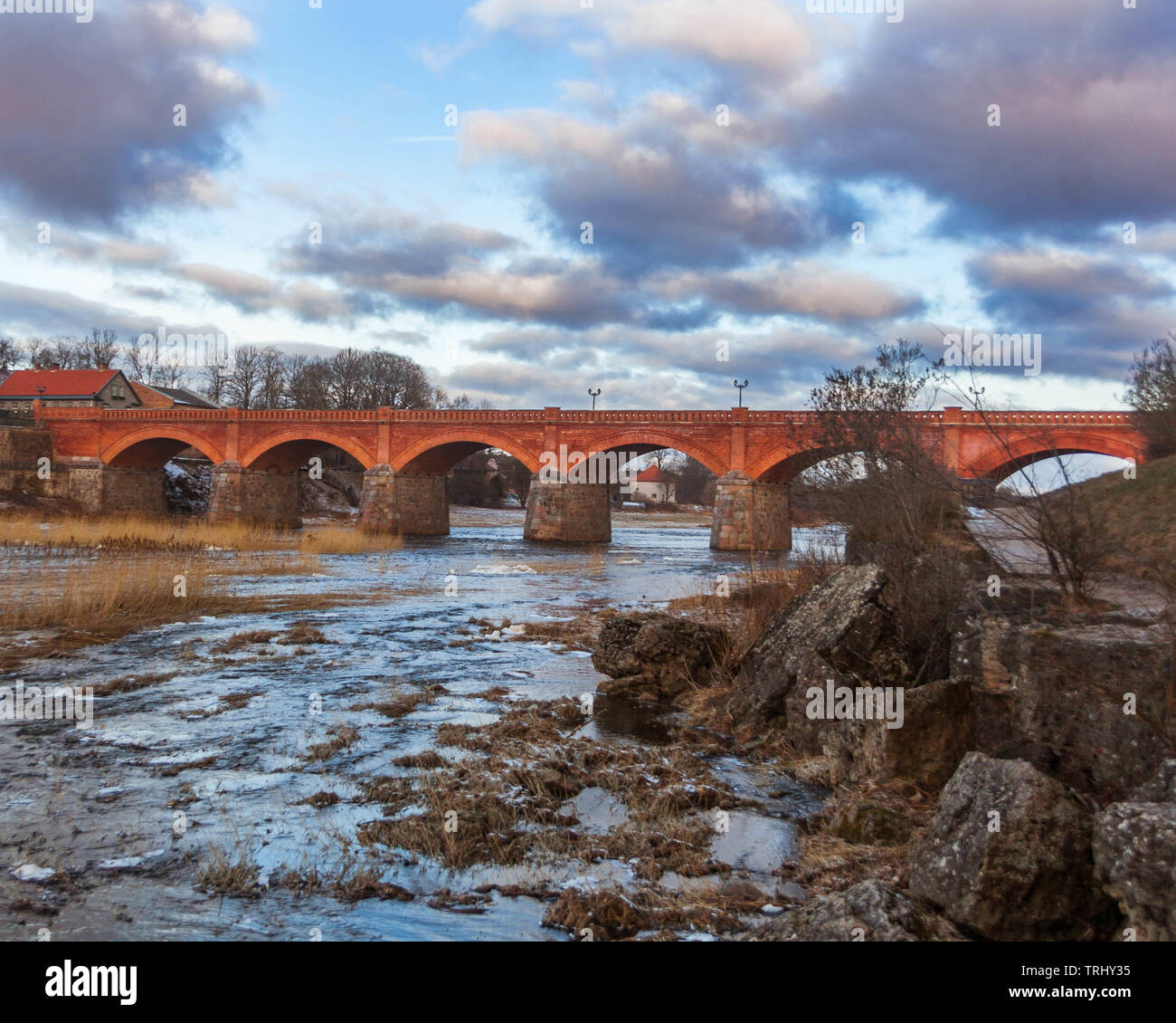 Brick bridge hi-res stock photography and images - Alamy