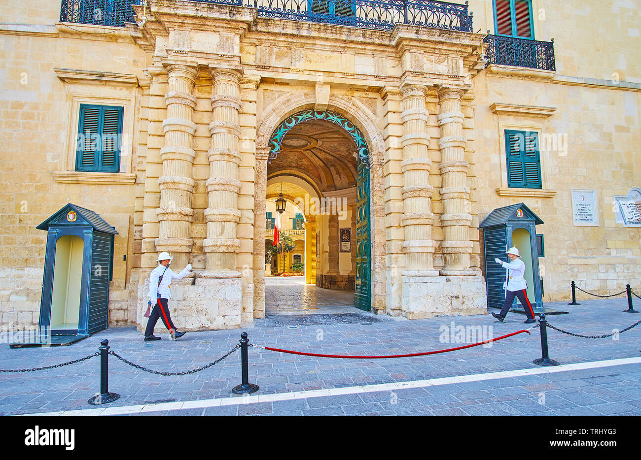 Medieval gate guard hi-res stock photography and images - Alamy