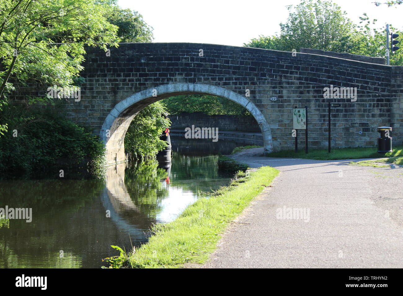 Footpath sunlight hi-res stock photography and images - Alamy
