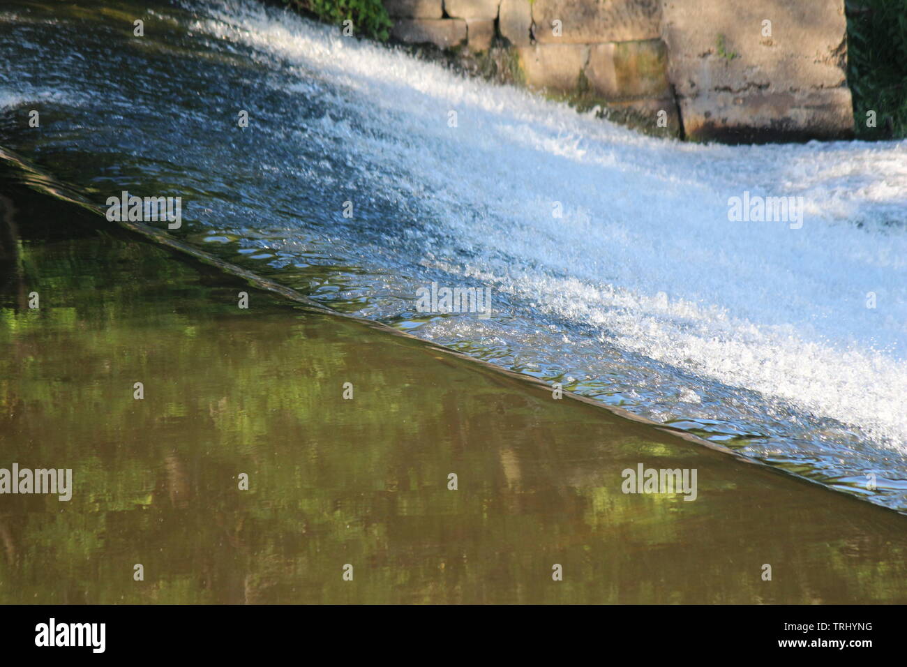 River aire weir hi-res stock photography and images - Alamy