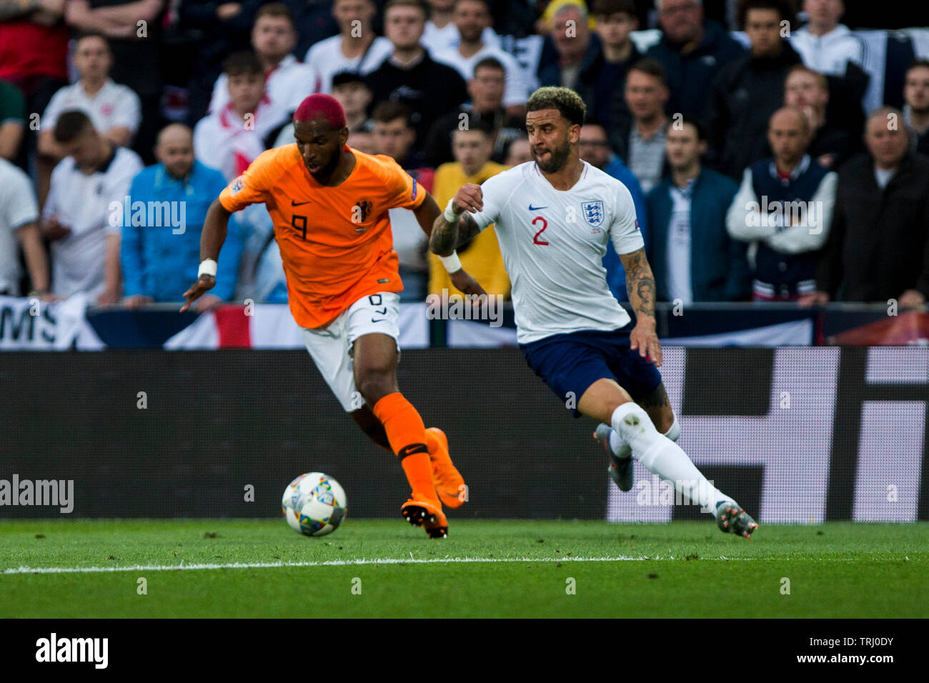 Babel of NED competes against Kyle Walker of ENG Stock Photo - Alamy