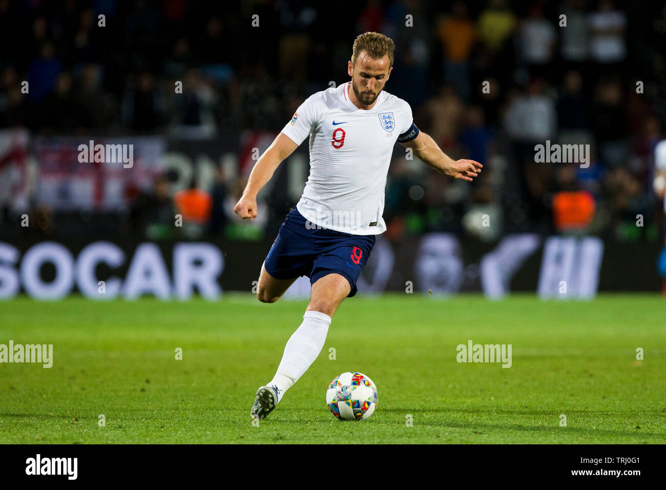 Harry Kane of ENG comes forward on the ball Stock Photo - Alamy