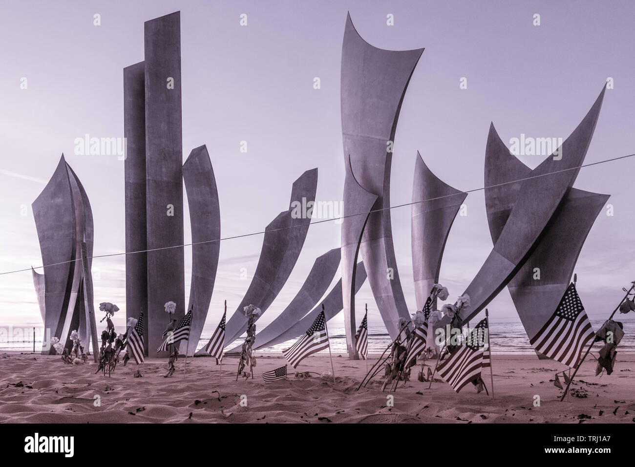 Omaha beach d day monument hi-res stock photography and images - Alamy