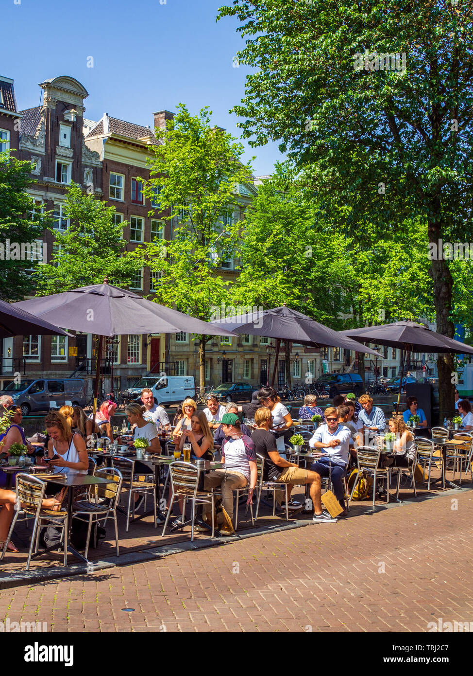 Amsterdam canal cafe hi-res stock photography and images - Alamy
