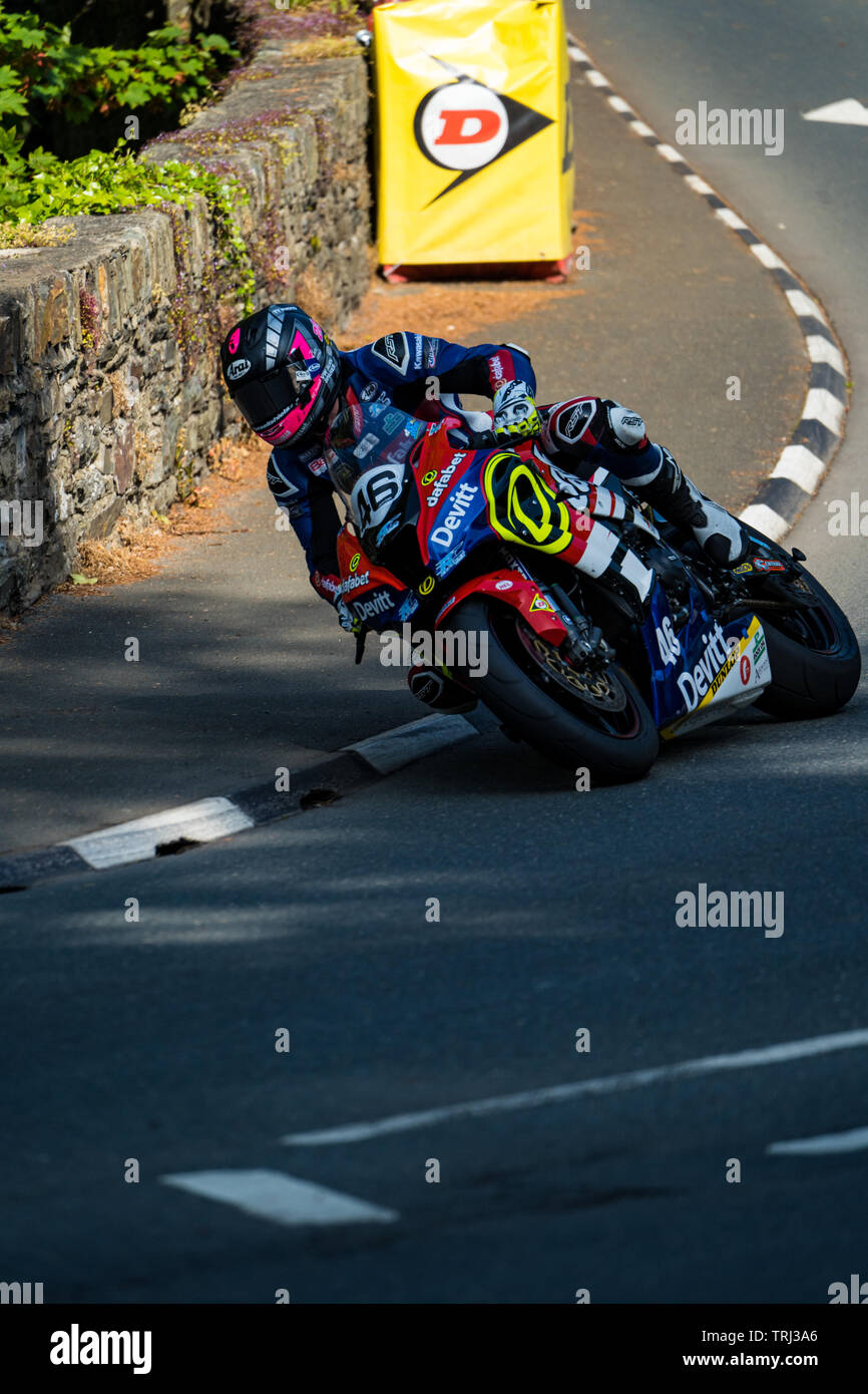 Motorcycle racers at the Isle of Man TT road race, 2019 Stock Photo - Alamy
