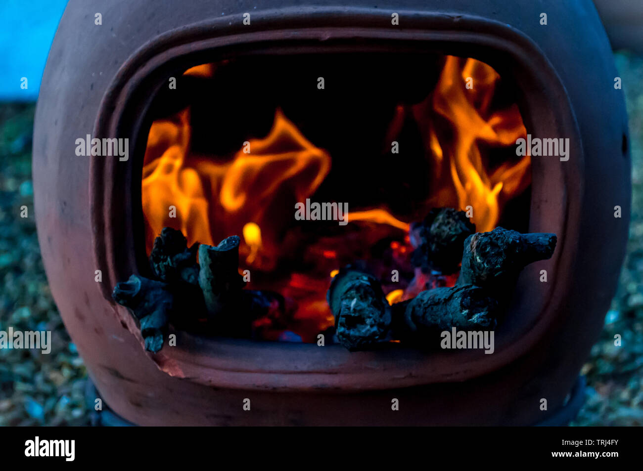 Garden fire hi-res stock photography and images - Alamy