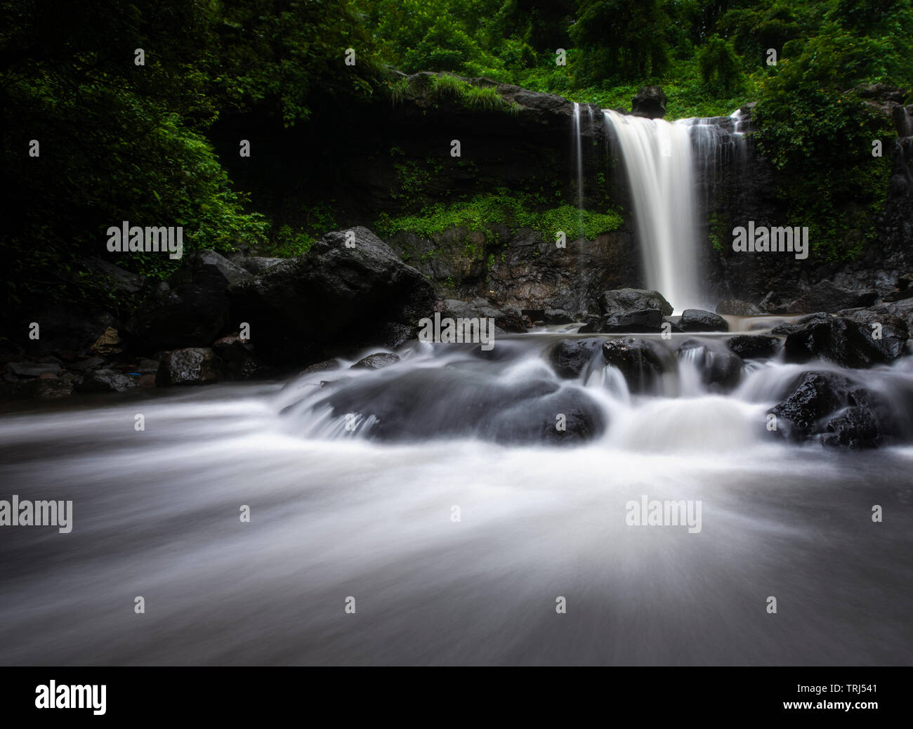 Palasdari waterfall hi-res stock photography and images - Alamy