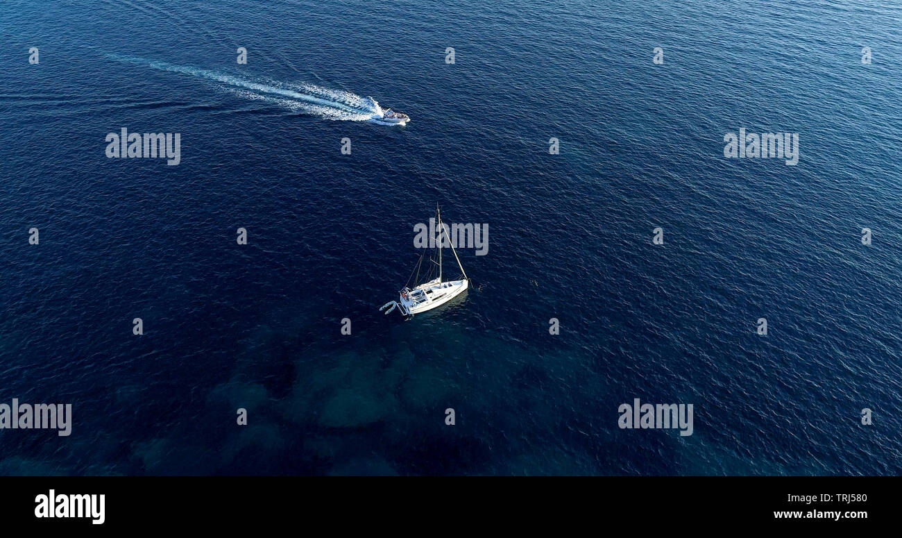 Boat at sea leaving a wake Stock Photo - Alamy