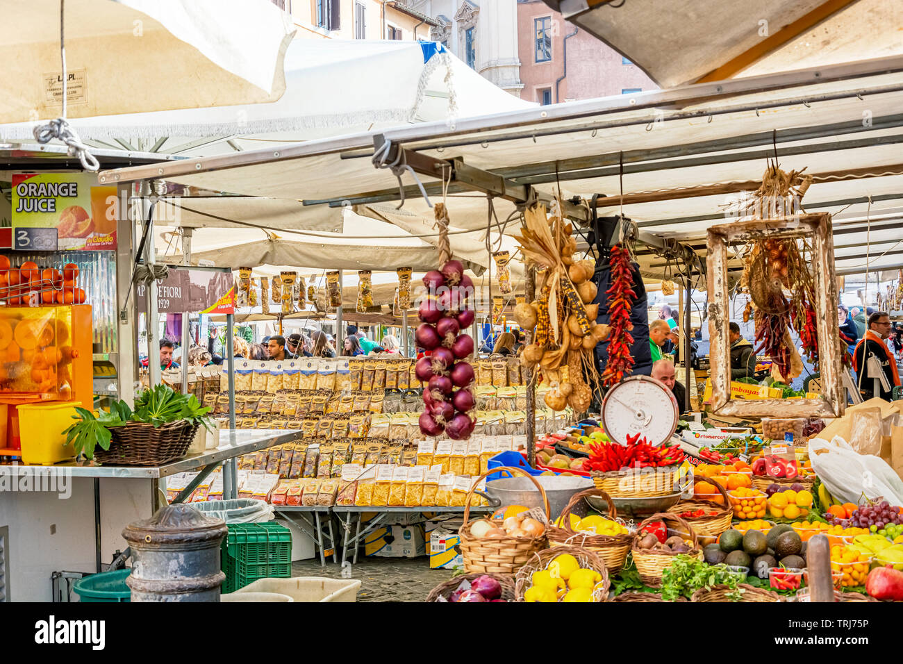 Medieval food market hi-res stock photography and images - Alamy