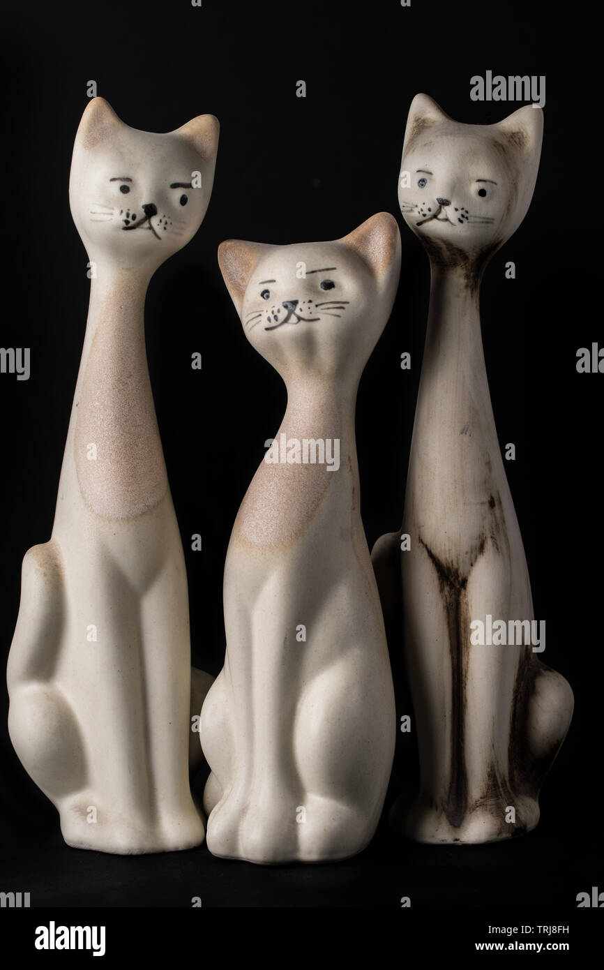 Three different size porcelan cat figurines with long necks and ...